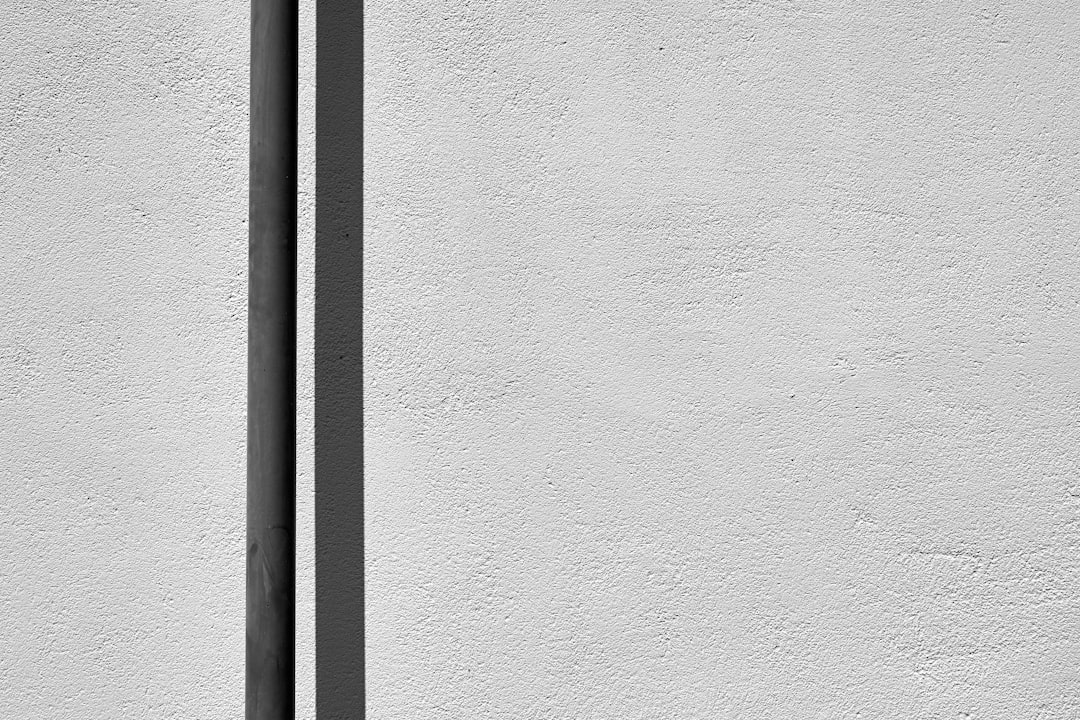 Dealing with Wall and Ceiling Cracks: A Homeowner’s Guide – Candy Bird